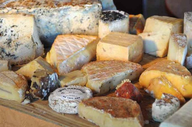 8 Easy Bites that Pair Very Well with Alcoholic Drinks | Lords of the ...